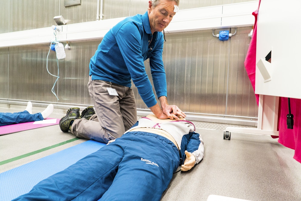 Helicopter rescue: shorter resuscitation shifts needed at high altitudes