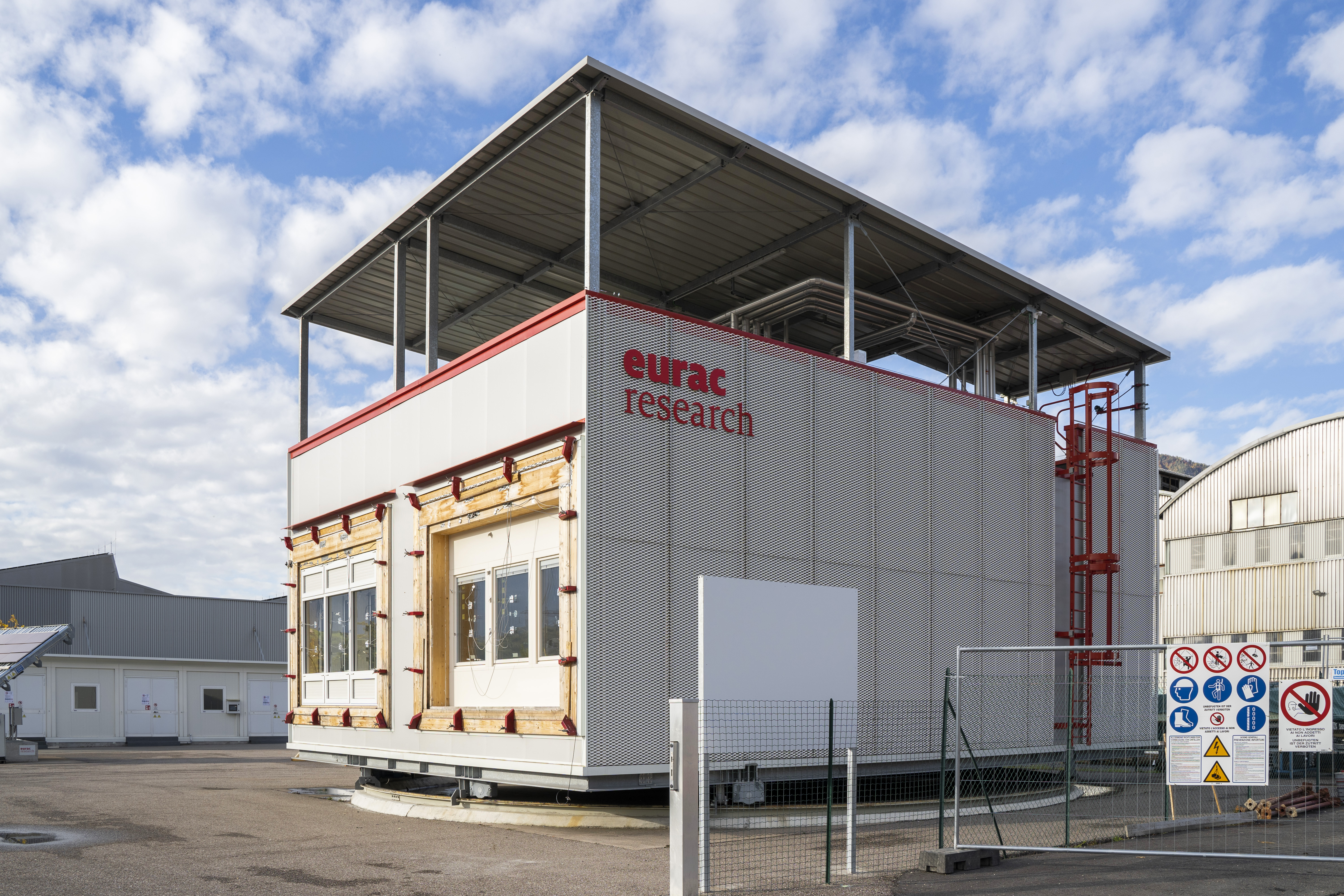 A laboratory for testing comfort, with people inside