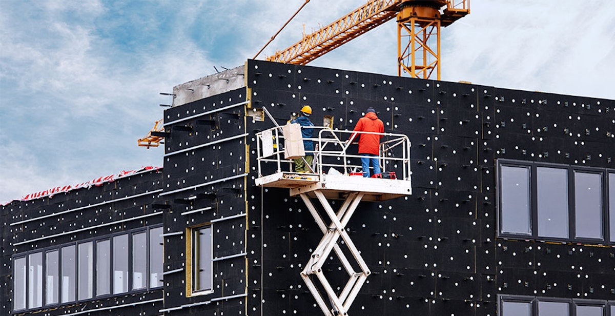 Industrialised off-site building renovation VS traditional retrofit